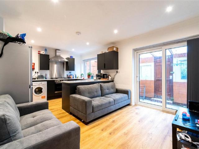 5 bedroom house to rent