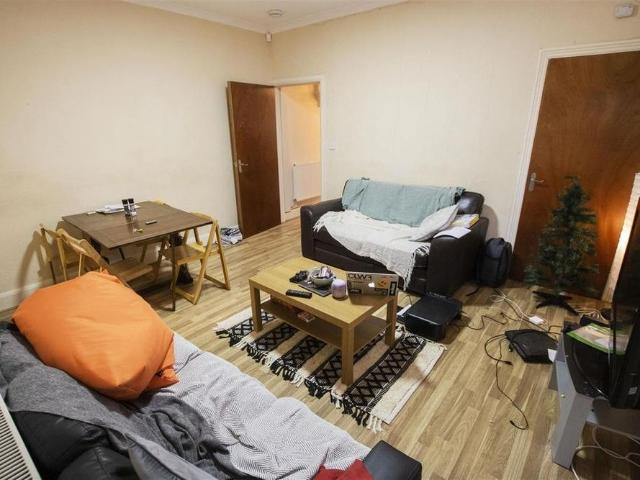 5 bedroom house to rent