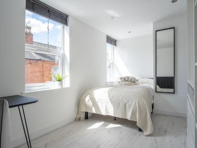 5 bedroom house to rent
