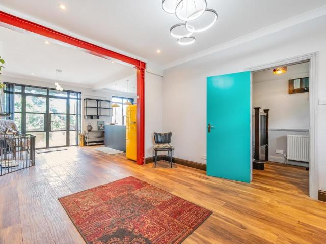 5 bedroom house to rent