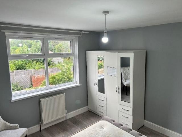 5 bedroom house to rent