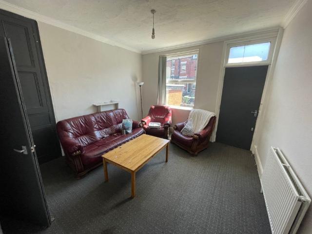 5 bedroom house to rent