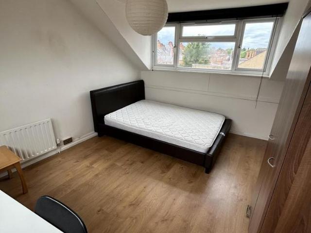 5 bedroom house to rent