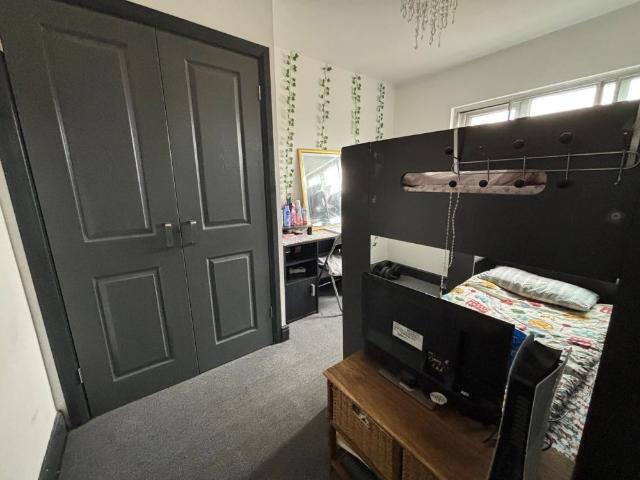 5 bedroom house to rent