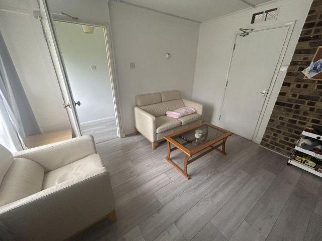 5 bedroom house to rent