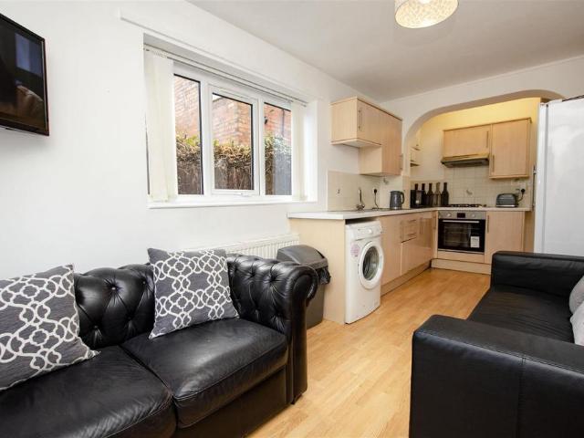 5 bedroom house to rent