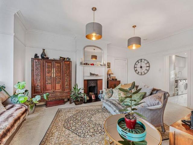 5 bedroom house to rent