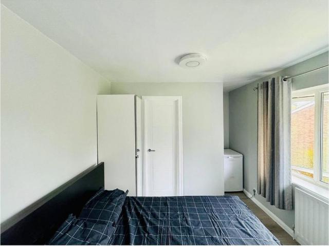 5 bedroom house to rent