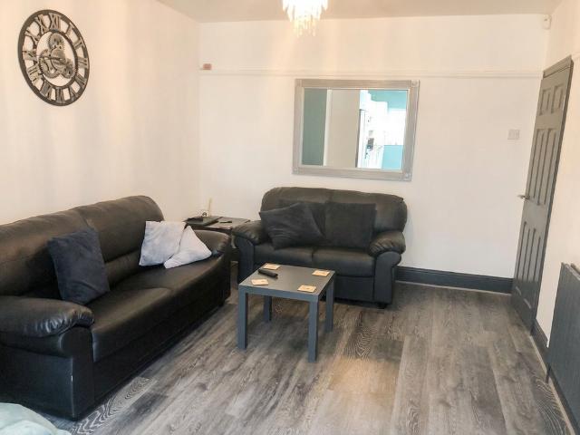 5 bedroom house to rent