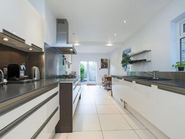 5 bedroom house to rent