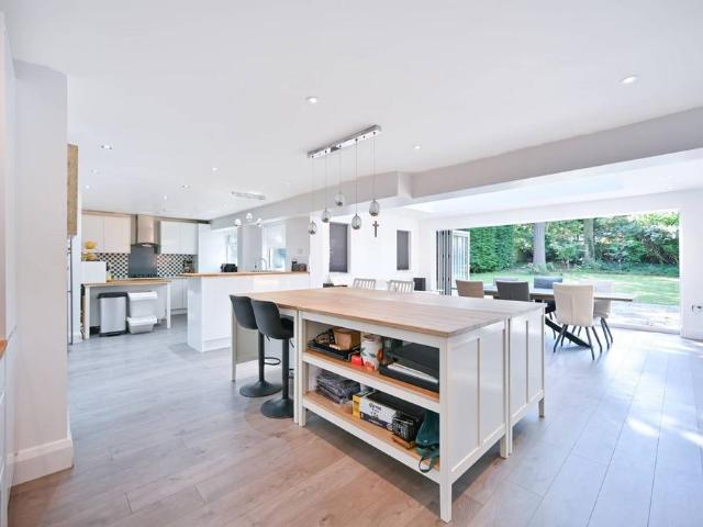 5 bedroom house to rent