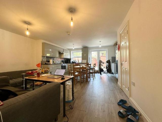 5 bedroom house to rent