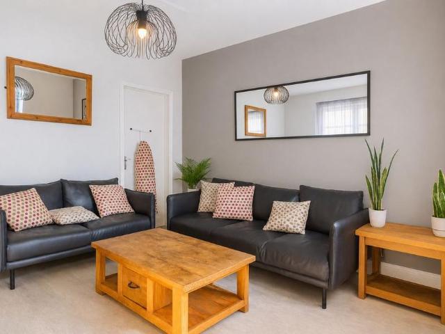 5 bedroom house to rent
