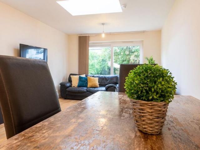 5 bedroom house to rent