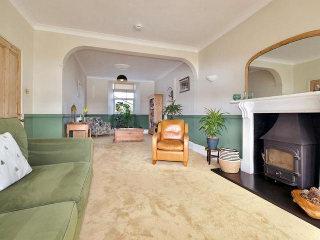5 bedroom house to rent