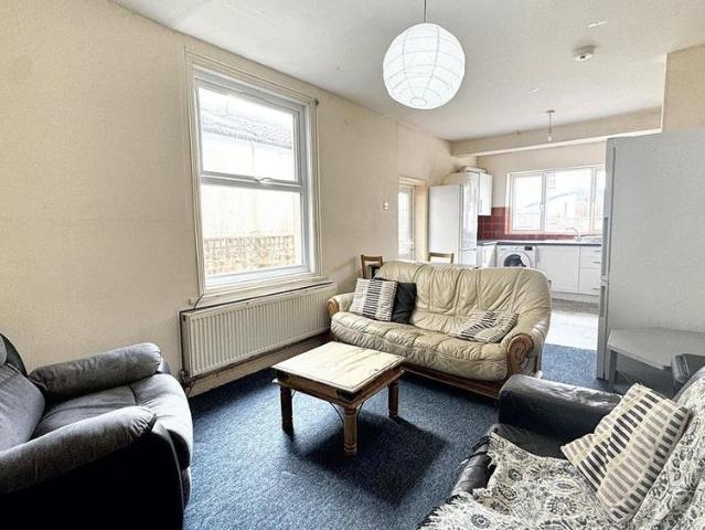 5 bedroom house to rent