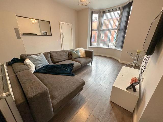 5 bedroom house to rent