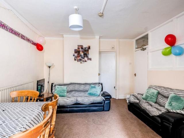 5 bedroom house to rent
