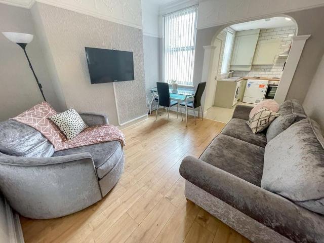 5 bedroom house to rent