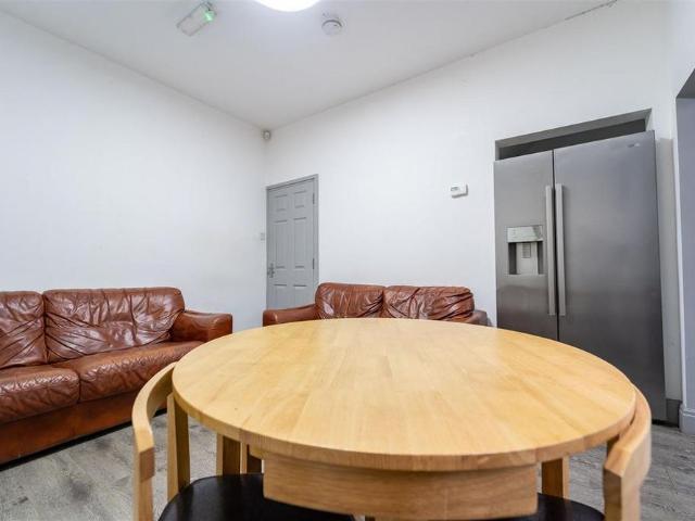 5 bedroom house to rent