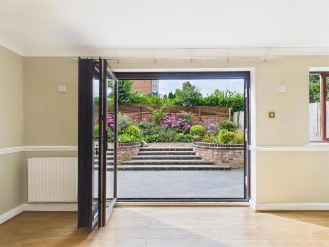 5 bedroom house to rent