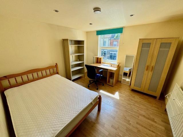 5 bedroom house to rent