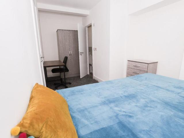5 bedroom House To Rent Total Size: 1249 SQ FT