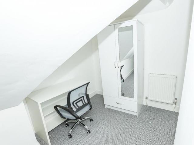 5 bedroom House To Rent Total Size: 1314 SQ FT
