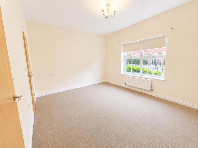 5 bedroom House To Rent Total Size: 2002 SQ FT