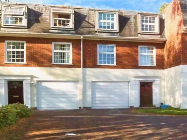 5 bedroom House to rent, Victoria Street, Englefield Green, TW.