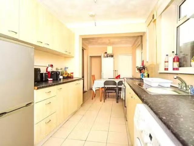 5 bedroom House to rent, Blenheim Gardens, Southampton, SO17.