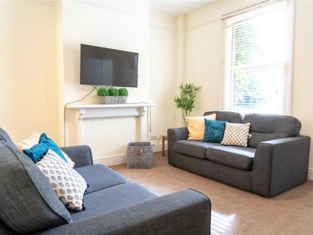 5 bedroom house to rent Courtenay Street, Cheltenham, GL50