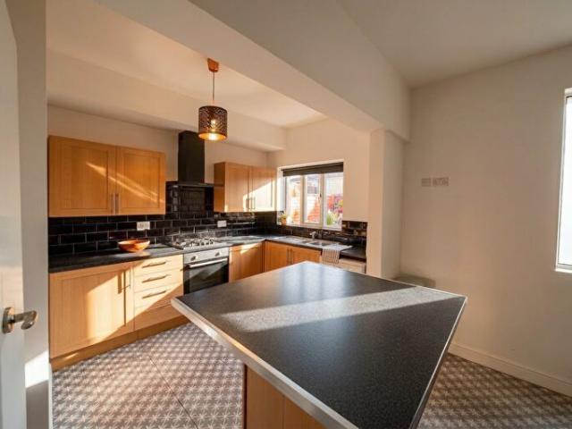 5 Bedroom House To Rent In Beeston Road Copy, Dunkirk, East Midlands, NG7