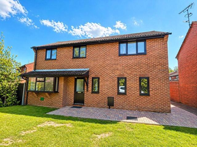 5 Bedroom House To Rent In Lodge Gate, MK13