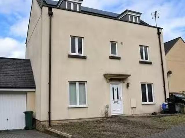 5+ bedroom house to rent in Middlewood Close, Bath, Somerset.