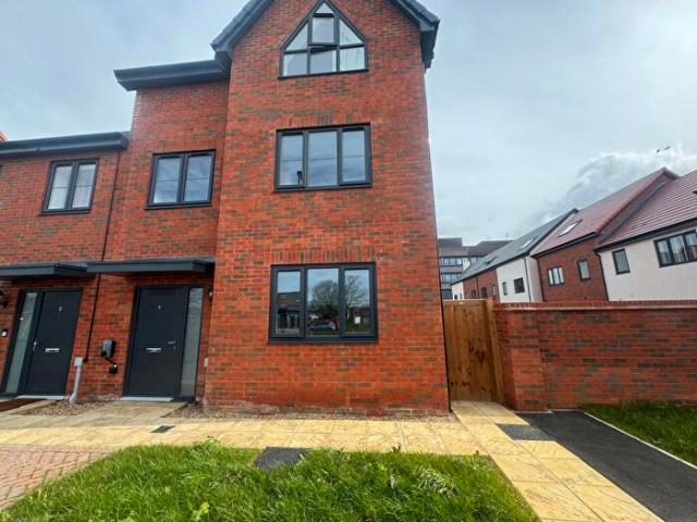 5 Bedroom House To Rent In Osbourne Gardens, Aylesbury, HP21