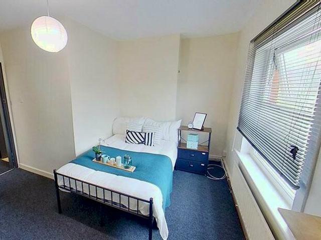 5 Bedroom House To Rent In Portland Road, Nottingham, NG7