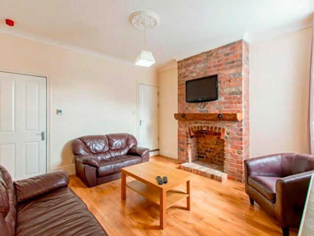 5 Bedroom House To Rent In Pybus Street, Derby, Derbyshire, DE22