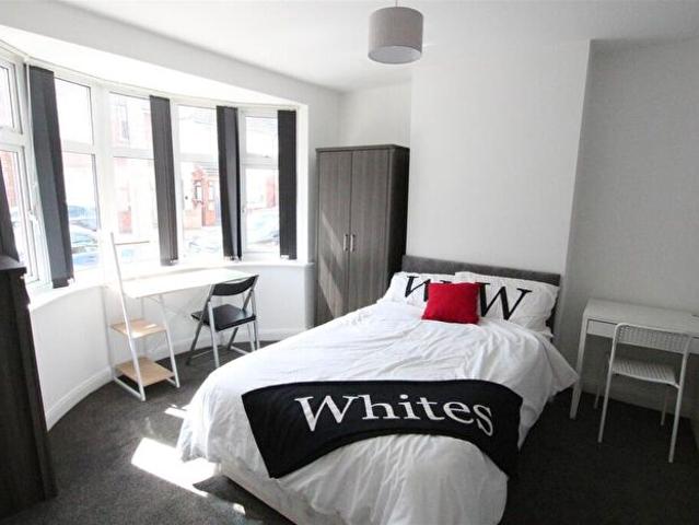 5 Bedroom House To Rent In Southfield Avenue, Northampton, NN4
