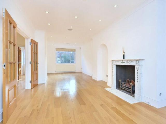 5 Bedroom house to rent in St Johns Wood, NW8