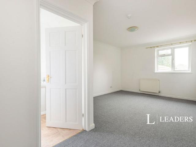 5 bedroom house to rent Linkfield Lane, Redhill, RH1