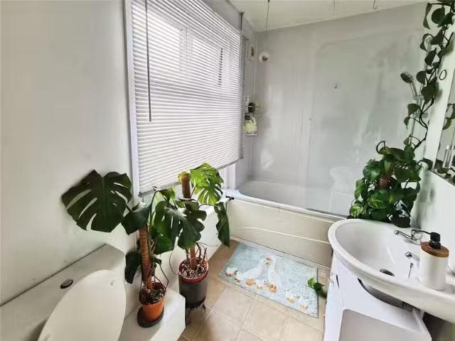 5 bedroom House to rent, Milton Road, Southampton, SO15 £1,90.