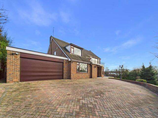 5 Bedroom House Tilehurst Reading LS101119157