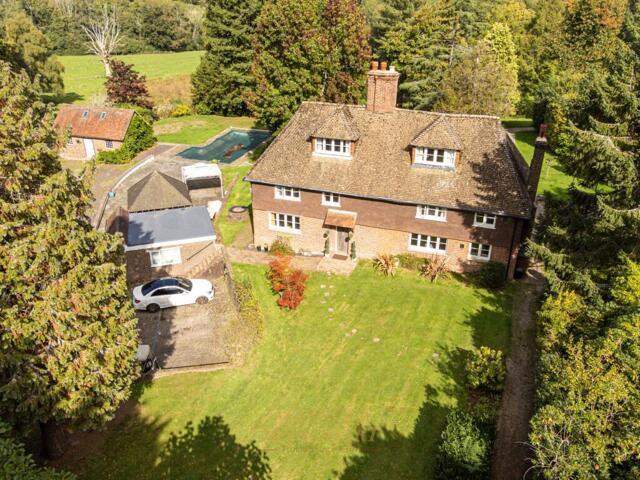5 Bedroom House Turners Hill West Sussex LS98930331