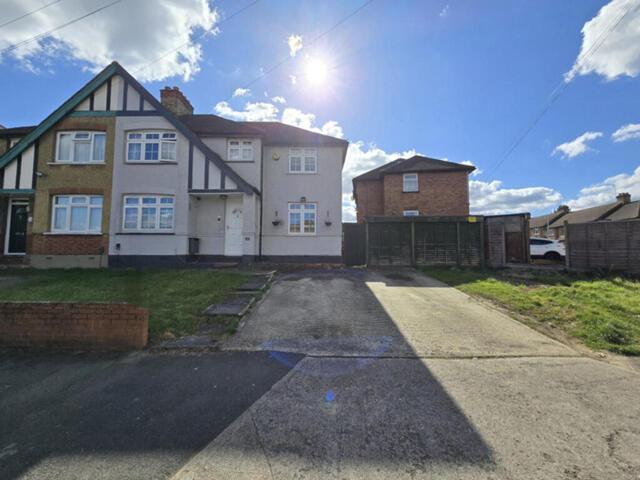 5 Bedroom House Uxbridge Greater London 99641691