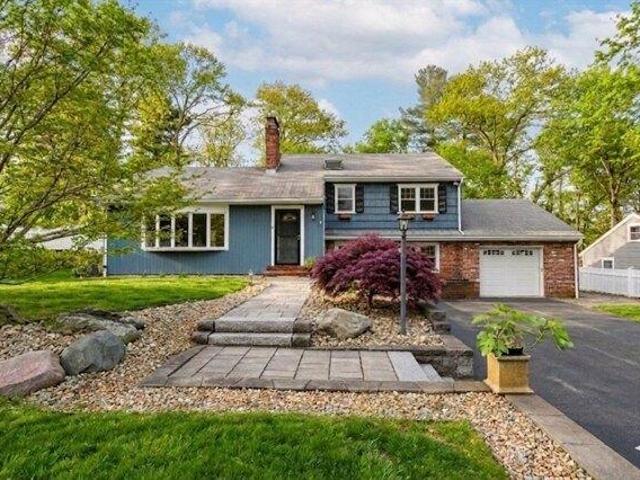 5 bedroom, Holbrook MA 02343 LS102566508