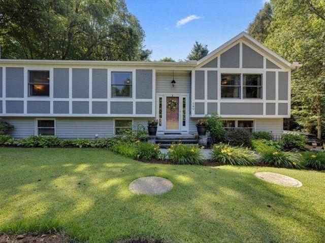 5 bedroom, Holland MA 01521 104406012