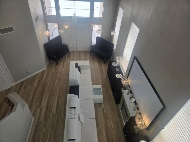 5 bedroom home 5mins away from Malls and Car Renta