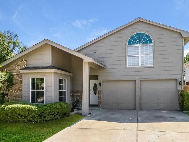 5 Bedroom Home for Rent at 5509 Royal Meadow Ln, Arlington, TX 76017