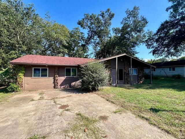 5 Bedroom Home for Rent at 708 8th St, Barling, AR 72923